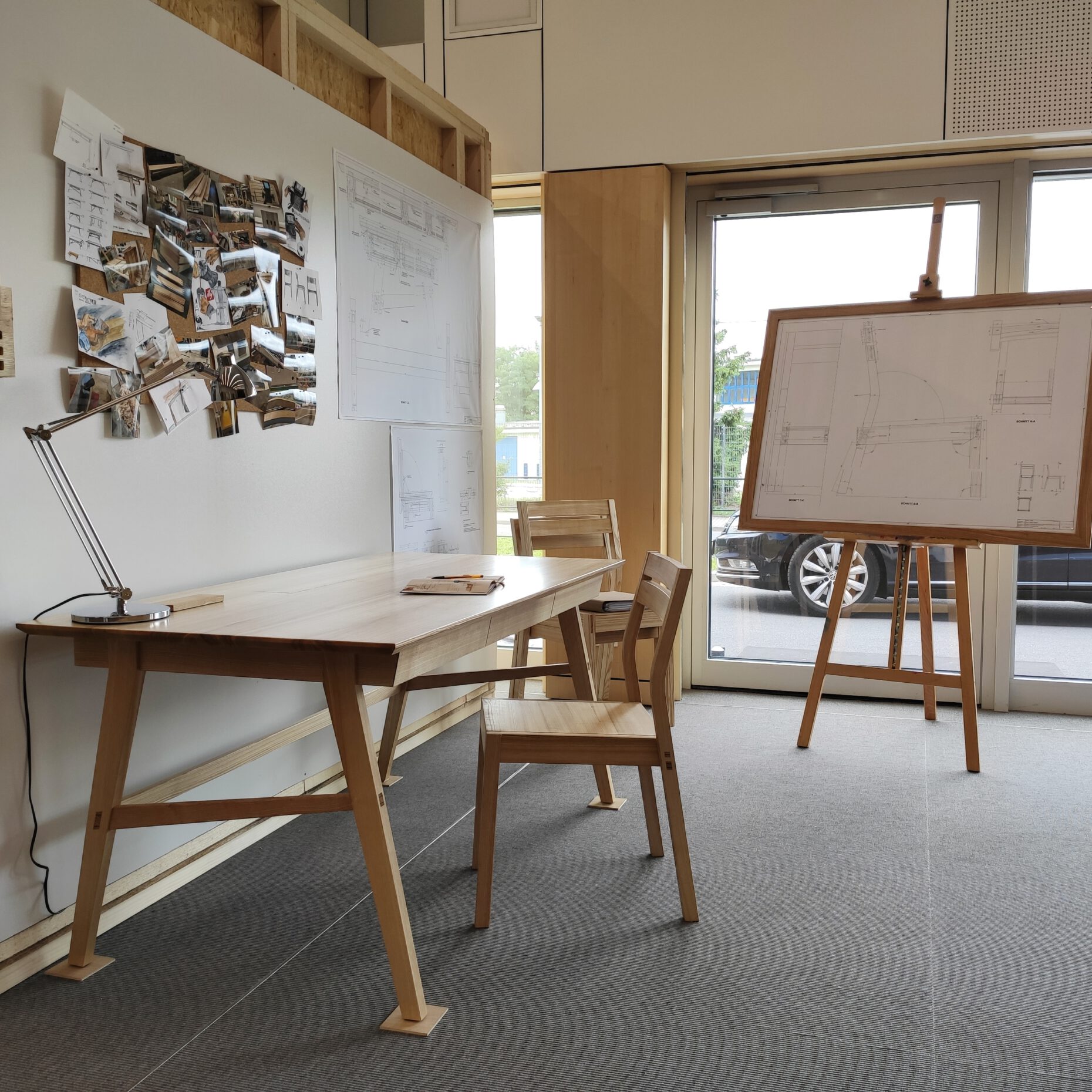 Schreibtisch und Stuhl in Esche | Sebastian Timmel - Tischlermeister